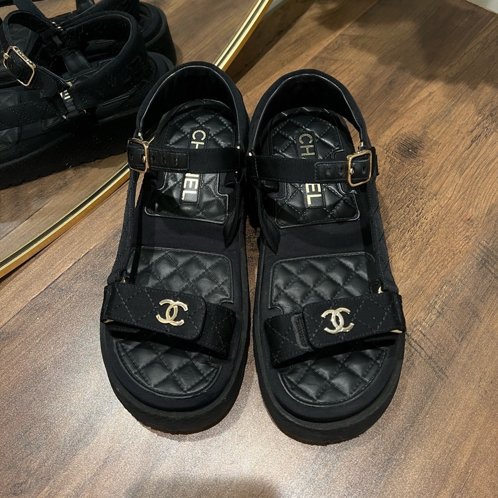 Chanel Interlocking Cc Logo Sandals - Gem